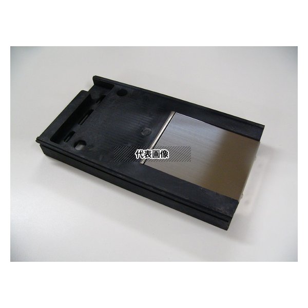 商品の特徴 千切りロボDM-91D用部品 スライス刃物盤0.3~2.5mm 調節付 ●0.5~2.5mm 製品仕様 外寸1:W180×L330×H70mm 重量:1600g JANコード：4580269057824