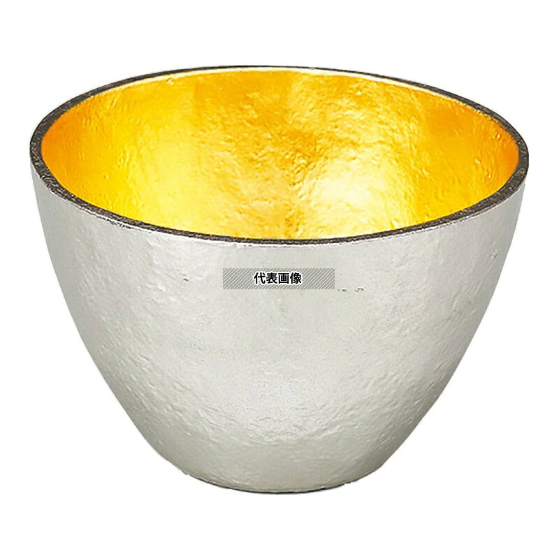 商品の特徴 錫 ぐい呑み 大 金箔 511271 ●じっくりお酒を楽しみたい方におすすめの大きめサイズのぐい呑。 ●金沢を代表する伝統工芸品、金箔とコラボレーションしました。金箔の輝きがより一層日本酒をひきたてます。 ●一つ一つ職人の手で仕...