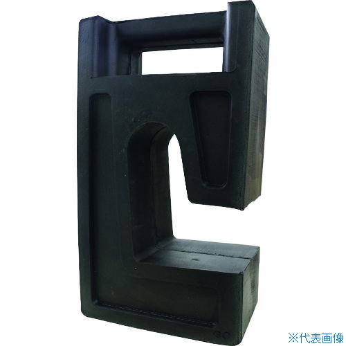 オレンジブック トラスコ中山　TRUSCOグリーンクロス ラバーブロック 〔品番:1104117010〕[ 注番:2001808]特長●単管バリケード用のゴムウェイトです。●持ち運びに便利な持ち手付きです。●表面の凹凸により、重ねてもズレま...