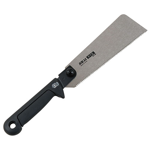 商品の特徴 ◆藤原産業 SK11 替刃式細工鋸180片刃8寸目 S-180 切れ味が長持ちする刃先衝撃焼入れです。 一般木材の切断作業。背金が短いので木工材料の切り落としができます。 薄刃なので、切れ味がシャープで繊細です。 鋸刃は無電解ニ...