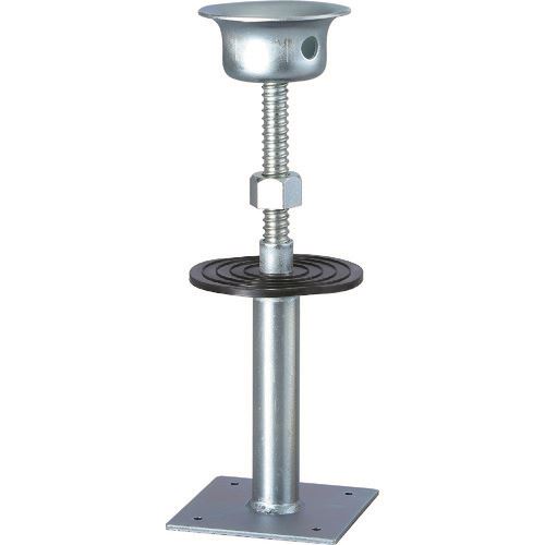 オレンジブック トラスコ中山　TRUSCOアラオ パイプキャッチャー 300H 〔品番:AR4098〕[ 注番:1573653]特長●メッキ加工済みのため、防錆処理が不要です。●底面にブチルテープ付きのため、不陸調整・釘打ち前の仮止め・止水...
