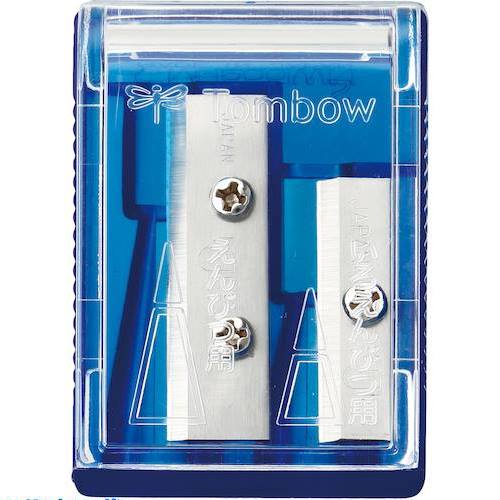 オレンジブック トラスコ中山　TRUSCOTombow ミニ鉛筆削り器 Wシャープナー クリアブルー 〔品番:KSA121A〕[ 注番:2195134]特長●鉛筆・色鉛筆の削り分けが可能です。仕様仕様2●2つ穴ミニ鉛筆削り器●普通刃：色鉛筆...