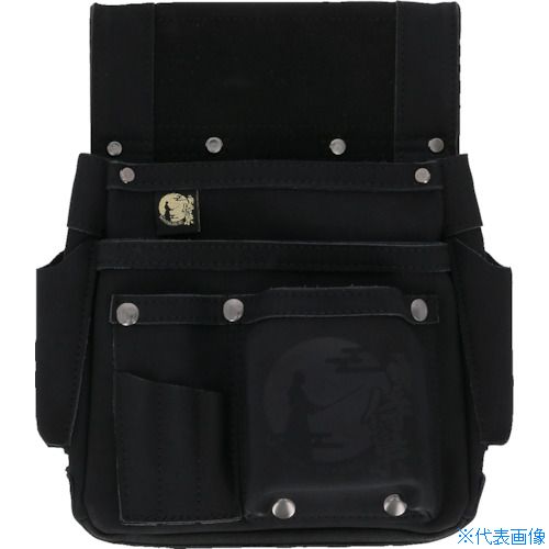 オレンジブック トラスコ中山　TRUSCO侍BLACK 釘袋 カッター差し付SRBF−1 〔品番:806024101〕[ 注番:3885064]特長●侍ブラックとふくろ倶楽部のコラボ商品です。●牛の表皮仕様、非常に軽量で強度もあります。仕様...