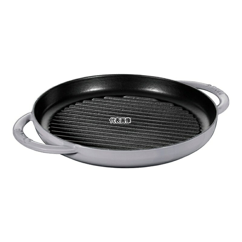 商品の特徴 ストウブ ピュアグリル ラウンド 30cm グレー 40511-782 ●焼き目は最高のスパイス ●滴り落ちた脂がグリルの凹面に落ち、ジュッと焼かれて煙が出ます。グリルの凸面へと上がった煙は食材を燻すので、炭焼きのようなスモーキ...