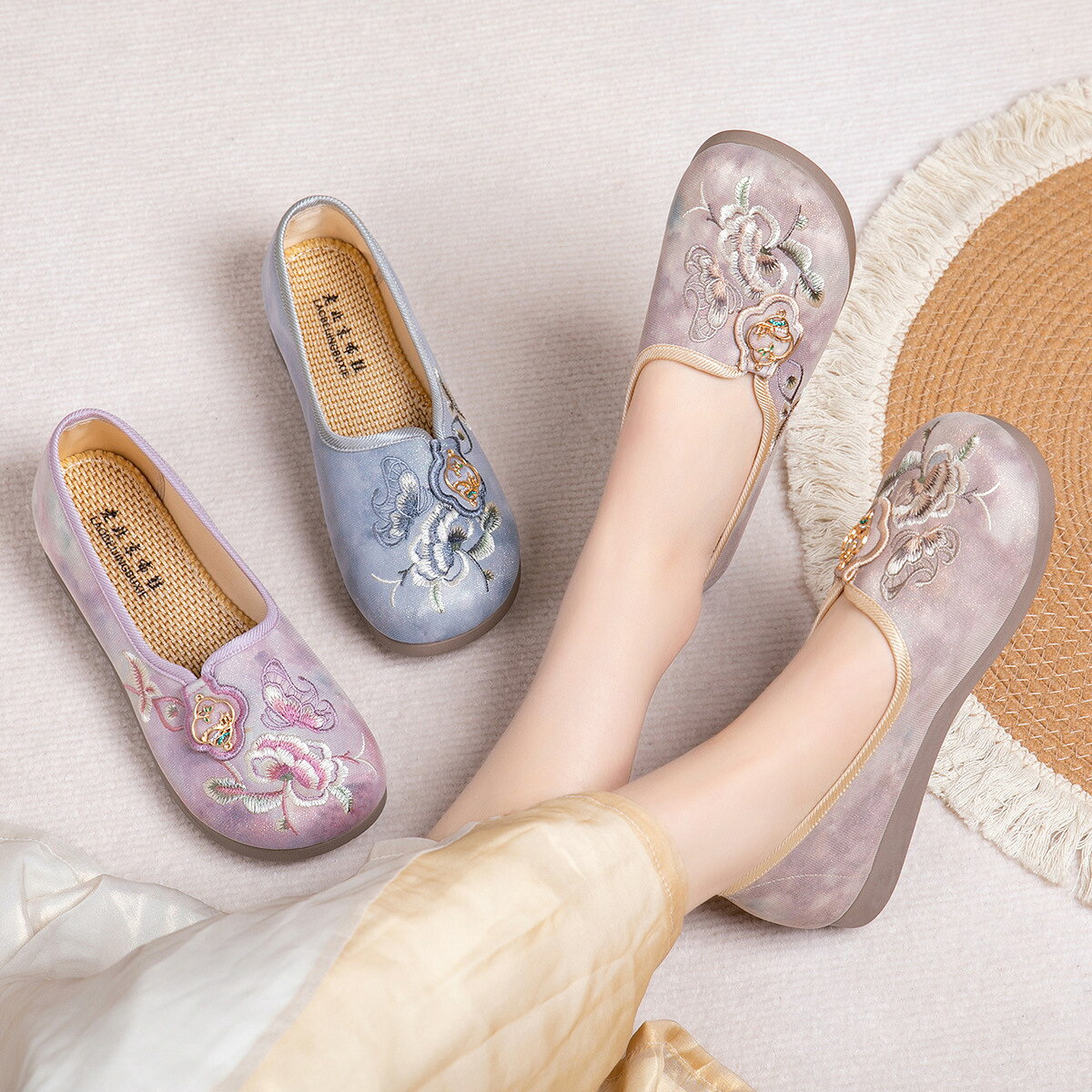 商品情報商品名チャイナシューズ レディース 花柄 刺繍 スリッポン 夏 夏用 ローヒール シューズ 靴 滑り止 柔らかい 歩きやすい ママ シューズ きれいめ おしゃれ チャイナ風 民族風 ぺたんこ フラットシューズ カジュアルシューズ 母...