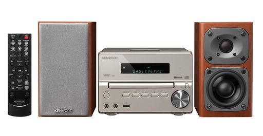 USBメモリーに音源を保存して本体部に差し込むだけで簡単にハイレゾ音源(WAV/FLAC※)の再生が可能。※96kHz/24bitまで対応。※USBメモリーは付属しておりません。 放熱機レスの構造のフルデジタルアンプ部は、スピーカー端子まで...