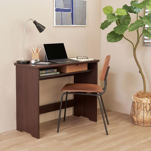 【商品説明】シンプルであきのこないナチュラルな木目柄のフルニコシリーズ。 FUL-7090DESKDK は幅約90cm 収納付きのデスク 机です。ダークブラウンの癖のない木目のシートは、一人暮らしのスタートや収納の買い足しにピッタリ。サイズ...