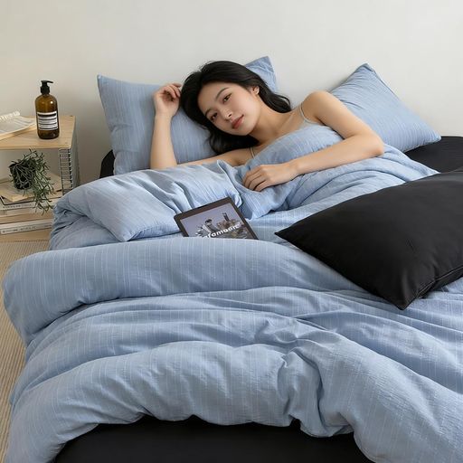 驚きの肌触りと四季を通じた快適性:この布団カバーはポリエステル素材を採用し、特殊なウォッシュ加工で驚くほど柔らかな肌触りを実現しました。陽イオンジャカード織りがさらなるなめらかさをプラス。春夏は涼やかに、秋冬は温もりを保ち、一年中快適な寝床...