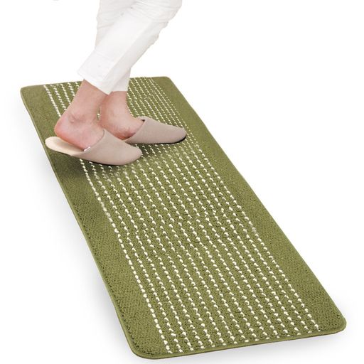 本体サイズ:約45x120x0.8cm 本体重量:約600g 素材・材質:ポリプロピレン100%(裏面すべり止め加工) 原産国:日本 折りたためて洗濯が可能 裏面すべり止め加工 ※お洗濯の際は洗濯用ネットをご使用ください
