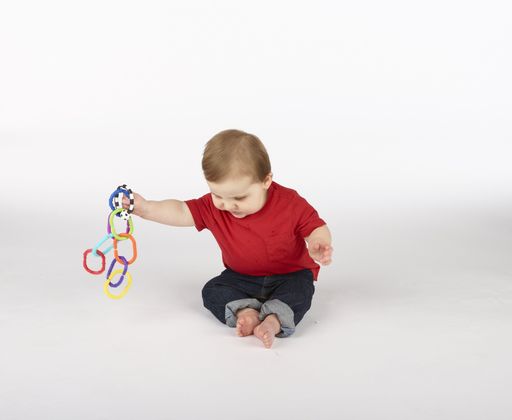 対象年齢:0ヶ月以上のお子様からご使用いただけます 視覚刺激デザイン:赤ちゃんが夢中になる明るい色使いのリングで、白と黒のハイコントラストが視覚を刺激します 安全な素材:口に入れても安全なカタチと素材で作られており、赤ちゃんが安心して遊べま...