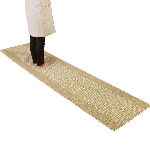 本体サイズ:約60x270x0.8cm 本体重量:約1625g 素材・材質:ポリプロピレン100%(裏面すべり止め加工) 原産国:日本 折りたためて洗濯が可能 裏面すべり止め加工 ※お洗濯の際は洗濯用ネットをご使用ください