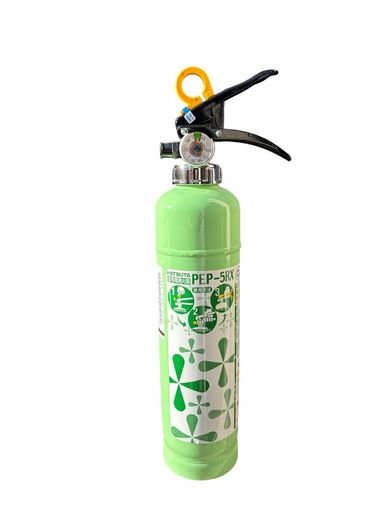 消火薬剤種別:粉末(ABC) 薬剤量:1.5kg 放射時間:約18秒(20°C) 放射距離:3~5m(20°C) 使用温度範囲:-30°C~+40°C