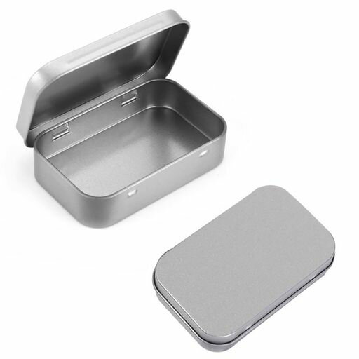 【セット内容】ブリキ缶2個セット。サイズ:約9.5*6*2cm。 【材質】鉄素材で作られ、エッジが滑らかで壊れにくく、色あせもしにくい頑丈な構造。高い耐久性を持ち、長期間ご利用可能です。 【軽量・持ち運び便利】非常に軽く、コンパクトなサイズ...