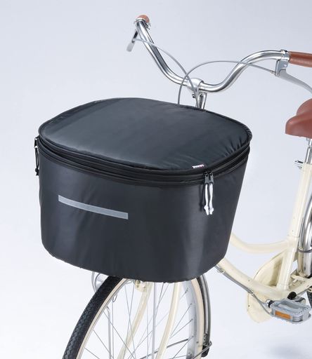 本体・ファスナーの色もオールブラックで、男性にもご利用いただけるシンプルなデザイン。道も安心の反射帯付き。たっぷり収納できる2段式カゴカバー。の日も安心な防水&amp;撥水加工。両開きで開閉楽々。背面伸縮ゴム入り。・夜道も安心の反射帯付き。...