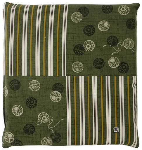 素材:綿100% 大きさは銘仙判(約55x59cm)サイズ。最もスタンダードな座布団に対応しています。 ファスナー式で出し入れしやすい。 同柄両面プリント。