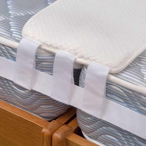 【改良版隙間パッド】すきまパッド幅を13cmから今まで業界最大の幅30cmに改良し、パッドの沈みを最大限防止します。また、端の接続バンドを2つから3つに変更します。それに、収納袋付き、もっと便利になっています。マットレス固定バンドも3cmか...