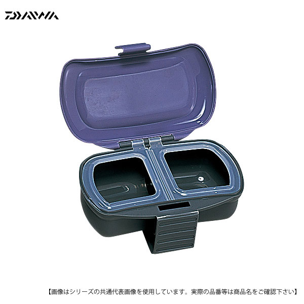 ■ミミズのはい上がりを防止するユニークなミミズ返しフレーム付き。■フレームを上蓋に固定すれば普通のエサ箱として使用可能。■中に仕切りのある「T」タイプは2種類のエサが収納可能。■ベルトにがっちり固定できるベルトロック式。