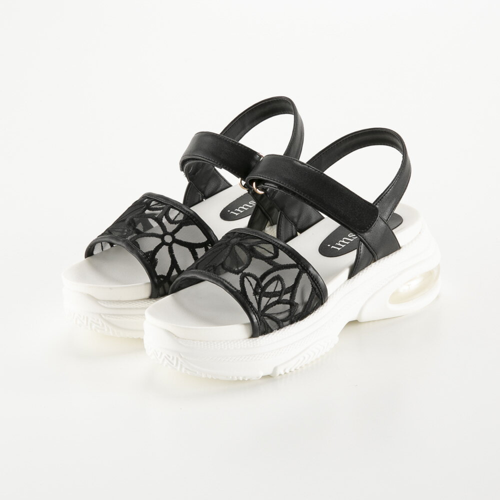 COMMENT アッパーの花柄シースルーが可愛いスポーツサンダル。 今シーズンも引き続き人気の高い厚底タイプ。 スポーティーでカジュアルに合わせやすいデザイン。 【イムサンティル/imsentir】 【カラーバリエーション】ブラック SPE...