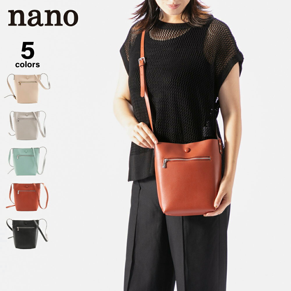 COMMENT 無駄を全て削ぎ落したようなシンプルな見た目が魅力のショルダーバッグ。 飽きることなく末永くご愛用頂けるよう、軽量で使い勝手が良く、そしてスタイリッシュに仕上げました。 デイリー使いからちょっとしたお出掛けまで、幅広くどんなフ...