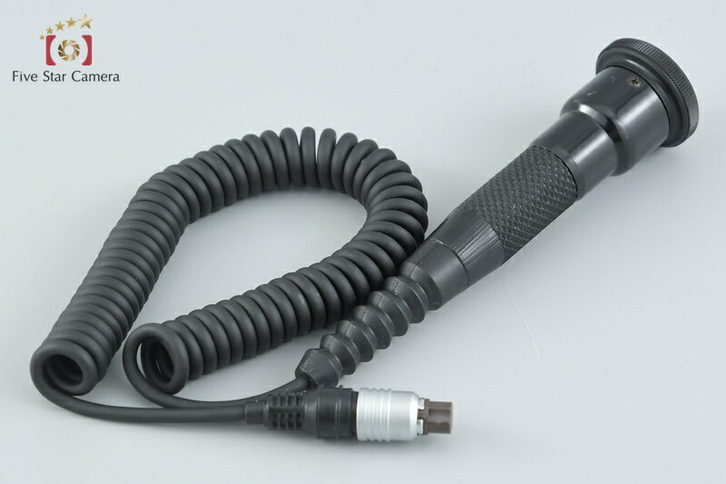 商品名 Mamiya マミヤ RE401 電子レリーズ 645AF用 総合状態ランク B1ランク品 外観コンディション B外装に使用感、磨耗による若干のテカリがございます。同型機種の中古品によく見られる並程度のコンディションです。 光学コン...