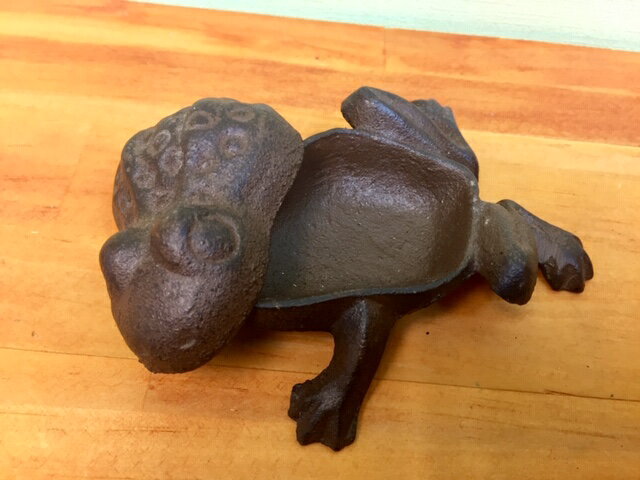 商品説明素材材質鉄製 サイズ寸法横幅：約8センチメートル奥行：約11センチメートル 高さ：約5センチメートル注意 モニターの発色の具合によって実際のものと色が異なる場合があります。