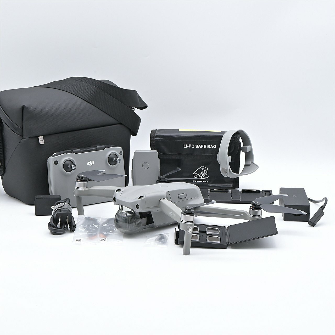 商品説明外観所々にすれや傷あり/送信機の端末ホルダーやや緩め/大きな傷や打痕等は見られず比較的きれいで良い状態です。写真でご確認ください。光学僅かなチリ程度で、撮影に影響するカビやクモリもなく視認性良好です。動作検品動作確認実施しており問題...