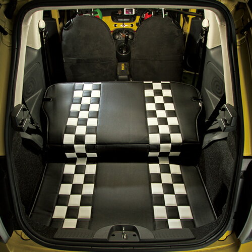 説明リアシートを倒して使用するラゲッジシート。 気軽にインテリアをチェンジでき、ペットとのお出かけやお荷物の保護にぴったりです。対応車種FIAT500/PANDA/ABARTH500,595サイズ-カラーチェッカー白黒素材PVCレザー備考※...