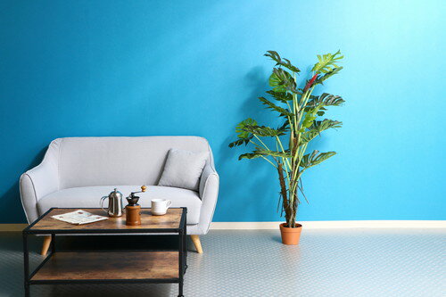 お部屋にグリーンの癒しを。 水やりやお手入れの手間がかからないフェイクグリーンです。 葉や幹など本物のような質感を再現したリアルなつくりです。 サイズ・容量 本体サイズ：W80×D80×H140cm 重量：5.3kg 規格 ■ポリエチレン樹...