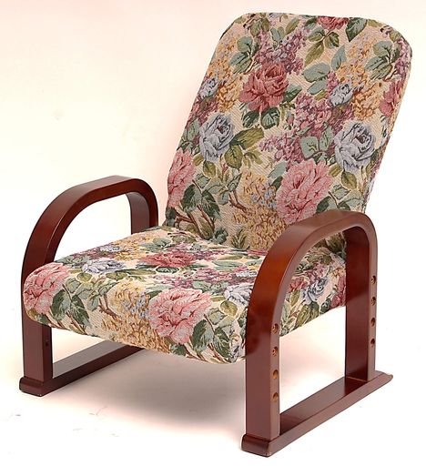 本体サイズ:幅55X奥行47~67X高さ63~71cm 重量:約6kg耐荷重:80kg 折りたたみ可能。折りたたみ時:幅55X奥行40X高さ35.5cm 高さを3段階で調整できる。座面高:17/21/25cm 3段階リクライニング。背もたれ...