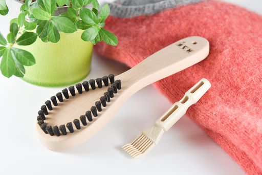 服、布、家具、その他の家庭用品 商品サイズ (幅x奥行x高さ) :21x5.5x2.5 原産国:日本 内容量:かんたん毛玉取りブラシ、ブラシクリーナー