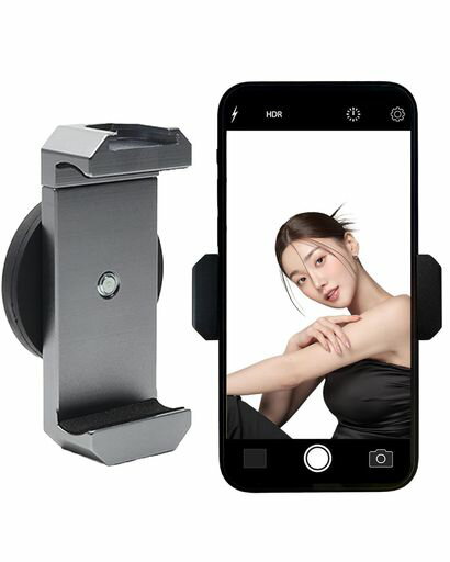 【コンパクトサイズ】マグネットスマホスタンド本体はスマホの約1/3サイズのため、バッグ・ポーチ・衣類ポケットに入れても嵩張らず手軽に持ち運べます。コンパクトサイズだからこそ、スマホへ装着する際にサイドボタンに干渉しないように位置を変えらえま...