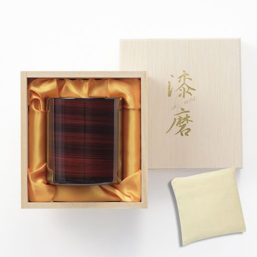 サイズ(約):7.3x8.3cm 箱サイズ(約):12.0x13.0x8.3cm 容量(約):250cc 重量(約):149g 素材:18∸8ステンレス(本うるし) 二重構造 暁月・紫影(AKATSUKI/SHIEI):職人の刷毛の動きが見...