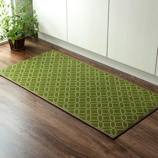 サイズ:約60x210cm 原産国:日本 素材:表地=い草(普通織)裏地=ウレタンフォーム6mm 洗えません。 ※い草自体が持つ油分により汚れを弾くので洗う必要がなく長くご使用いただけます。
