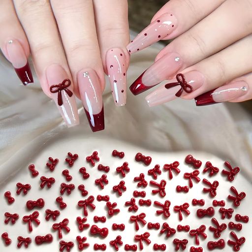 【仕様】:リボンネイルパーツ約400個入。大きなリボン5x6mm約100個、7x8mm約100個、小さなリボン3x6mm約100個、4x8mm約100個を含む。 【製品マテリアル】:この爪パーツは良質な樹脂で作られ、甘くシンプルなスタイルで...