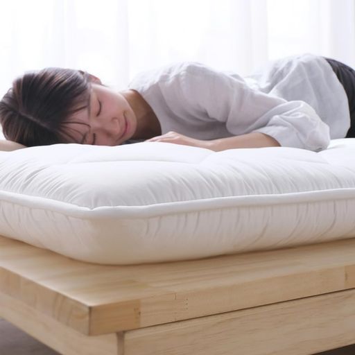 ●幅約1000x奥行き約2100x高さ約120 ●主要素材:側生地/ポリエステル100% ●詰め物/上層:ポリエステル100%、中層:ウレタンフォーム、下層:ポリエステル100% ●身体をしっかり支える敷布団。ほこりが出にくくい、床付き感な...