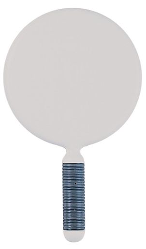 定番・モノトーン色のハンドミラーです。グリップ部は滑りにくいトリブレン樹脂を仕様。 サイズ:鏡/直径142mm枠/167*284*26mm 重量:206g 材質:ガラス鏡、PS樹脂、トリブレン樹脂