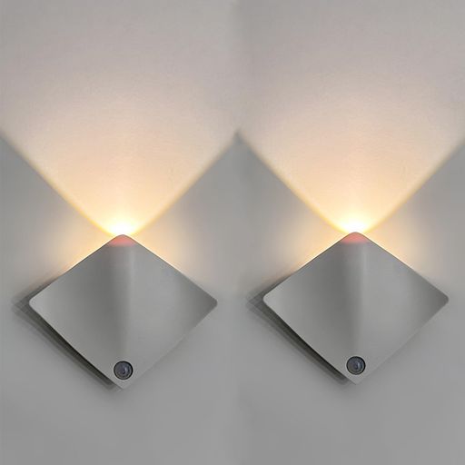 【速い感知速度】このLEDライトは高度な赤外線感知技術を搭載しており、その鋭い検出能力は120度の広い範囲をカバーし、0〜5メートルの距離内のあらゆる微妙な動きを正確に捕捉し、瞬時の応答を実現します。到着するとすぐに点灯し、待つ必要はありま...
