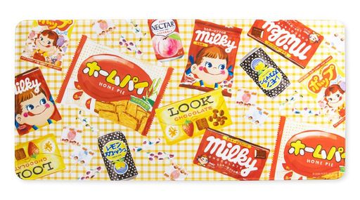 ・光学式マウスにも対応した、滑りの良いデスクマット ・裏面は激しい動きでもズレにくい滑り止めタイプ ・サイズはH30xW60サイズのワイドサイズ!