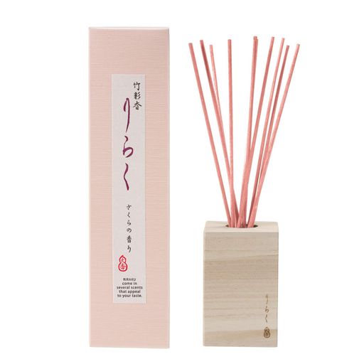 原産国:日本 内容量:50ml 商品サイズ(幅X奥行X高さ):62x62x240mm