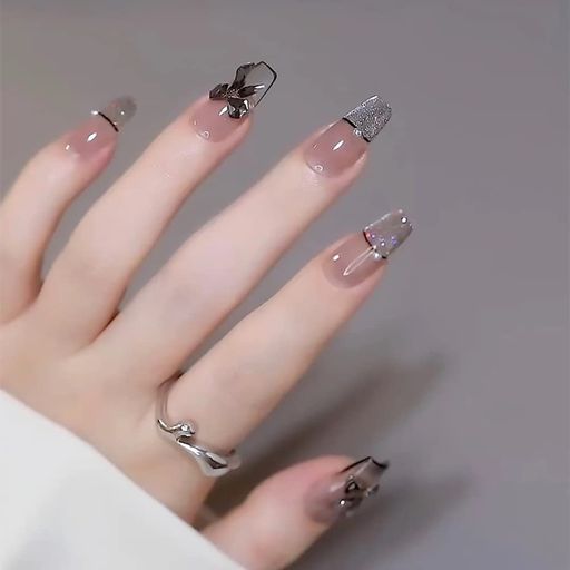 デザインネイルチップ24枚入り。24枚付け爪&amp;12MMサイズ着用する際にもっと合わせやすい10MMサイズを選んで付けてもいい爪を磨いてから付けます。 デザインネイルチップで色づきがよく、オフィス、外出、各イベントの参加によく似合いま...