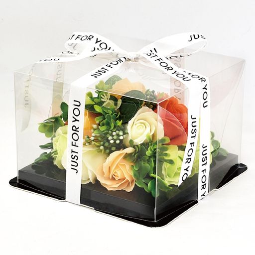 プレゼント 【ソープフラワーの特徴】花びら1枚1枚が石けん素材で作られた観賞用のお花です。プリザーブドフラワーと比べて花弁が大きく、値段がお手頃、石けんのいい匂いがふんわりと香るので人気があります。生花のように水やりやお手入れの必要がなく、...