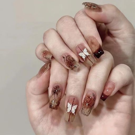 手作り:これらのネイルシールは手作りで、ユニークで精巧なデザインを持っています。 サイズ:アジア人の爪のサイズを調査して作られた、24枚&amp;12種類のネイルチップが含まれています。この製品は多彩な形状とサイズのネイルシールを提供し、さ...