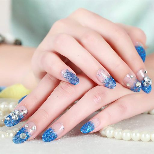 星(塗り潰し)24枚の爪&amp;12種類のサイズ、接着剤付きステッカー、ミニファイル。 星(塗り潰し)このネイルチップは優れたABS素材で作られています。少なくとも、2週間ぐらい保持できます。または、自分好きな装飾を追加とパターンを設計す...