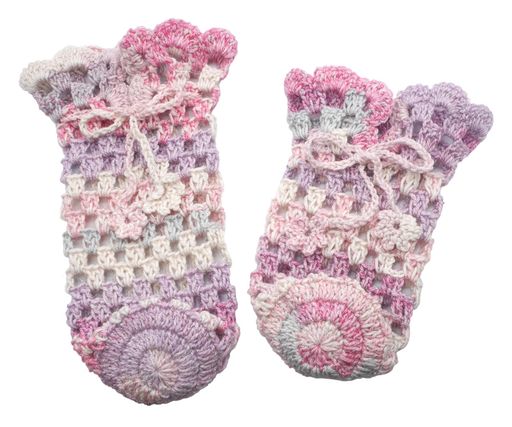 出来上がりサイズ:底約7cm、500ml用高さ約15cm、350ml用高さ約11cm 用意する物:かぎ針5/0号、とじ針、はさみ キット内容:ナイフメーラルーチェ1玉、編み図