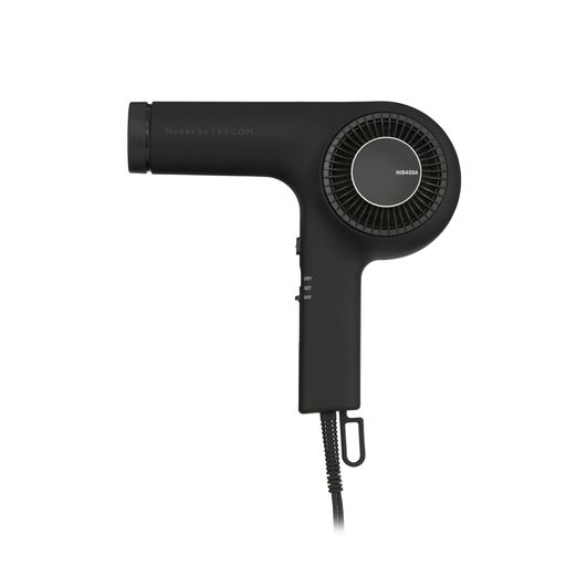 ミニマムな機能でヘアドライを快適にします。 温風と冷風をワンタッチで切替えるクールショットスイッチは、 グリップを握った時に押しやすい位置に設定。 風量切替スイッチもシンプルな操作性。 ヘアドライヤー ミニマムな機能でヘアドライを快適にしま...
