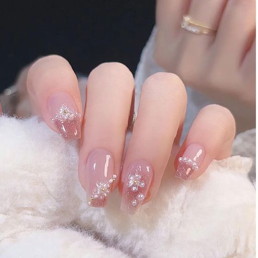 デザインネイルチップ24枚入り。24枚付け爪&amp;12MMサイズ着用する際にもっと合わせやすい10MMサイズを選んで付けてもいい爪を磨いてから付けます。 デザインネイルチップで色づきがよく、オフィス、外出、各イベントの参加によく似合いま...