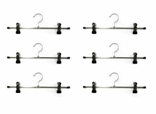 サイズ:幅30x高さ10x厚さ2.5cm 重量:75g 生産国:ドイツ 本体:フック部-スチール(ニッケルメッキ)、クリップ部:スチール(特殊塩化ビニルコーティング)、保護キャップ:PE ※すべり落ちないスカート用のピンチハンガーです。