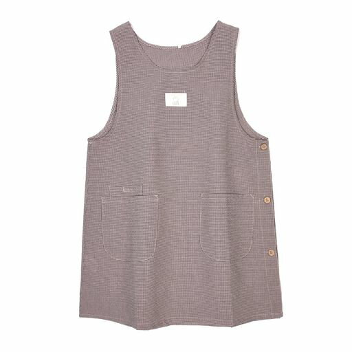 品名:[クスグルジャパン]リップルギンガムサイドボタンエプロンPL 品番:KSA308-03色:パープル着丈:80cm身幅:51cm+(タック分) 細かなギンガムチェックに、表面にシワ感のある凹凸を施した素材感のある生地です 軽くて通気性が...