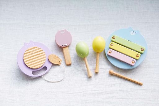 4種類の動物たちを模したカラフルでユニークな楽器セット。木の玩具ならではの優しい音色を楽しめます。 楽器のおもちゃは音を楽しみながら自然と手の上手な動かし方を学んだり、力の加減を意識することができます。ギフトにもおすすめ。 対象年齢3歳~セ...