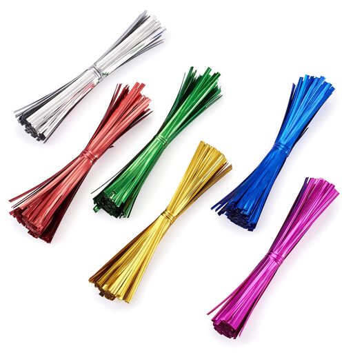 【仕様】:星(白抜き)サイズ:約長さ120mm、幅4mm、厚さ0.2mm。星(白抜き)素材:プラスチック、鉄線入り。星(白抜き)カラー:6色。星(白抜き)数量:6色各30g(約400本)、合計約2400本入り、大容量セット! 【素材】:プラ...